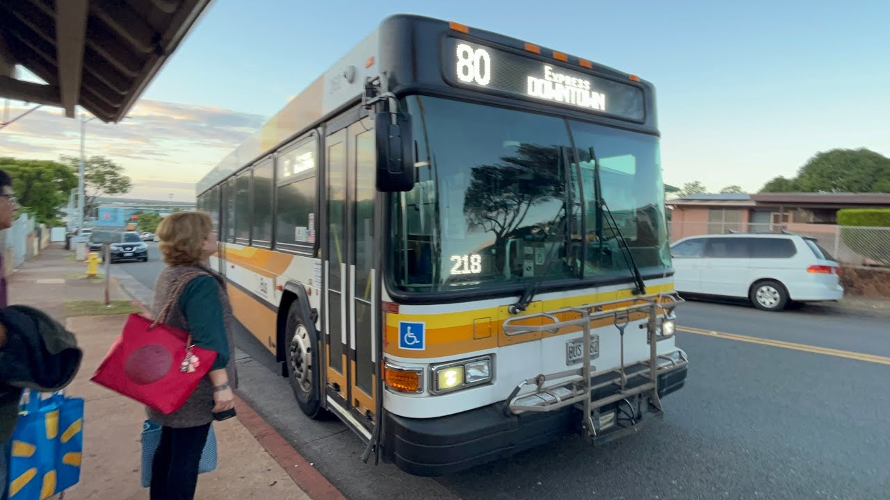 Thebus Honolulu Route 80? *Nah jk* 81 EXPRESS! Downtown Gillig Low ...