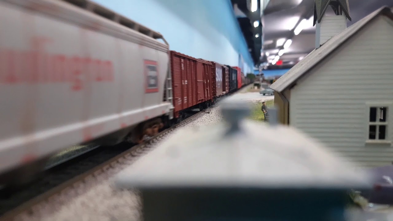 Burlington northern mixed freight at Prairie scale model RR club - YouTube