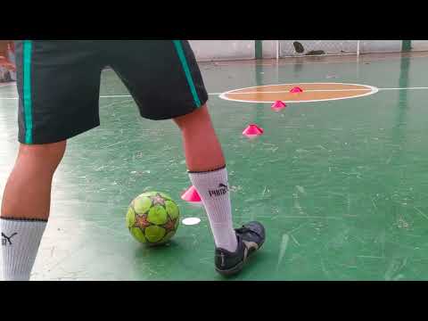 Cara Latihan Inside Dribble Futsal - YouTube