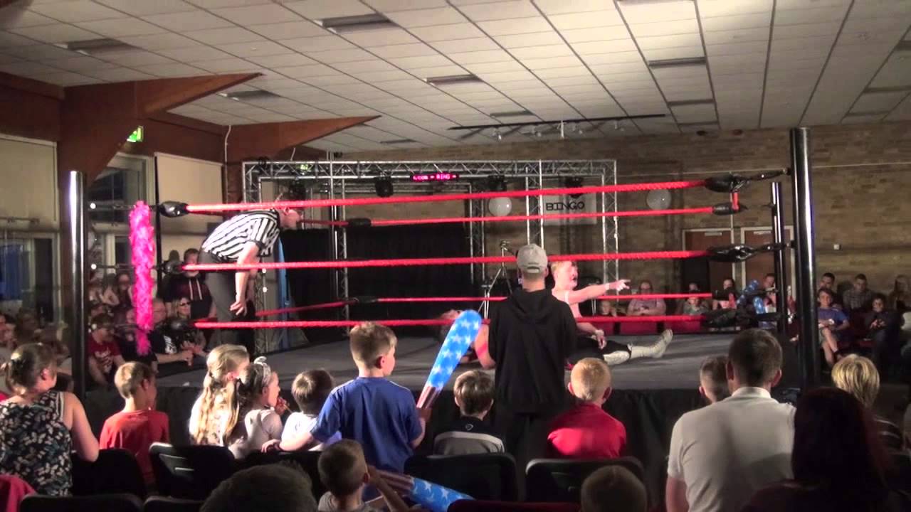 Lance Lust vs Oliver Peace, Peterborough - YouTube