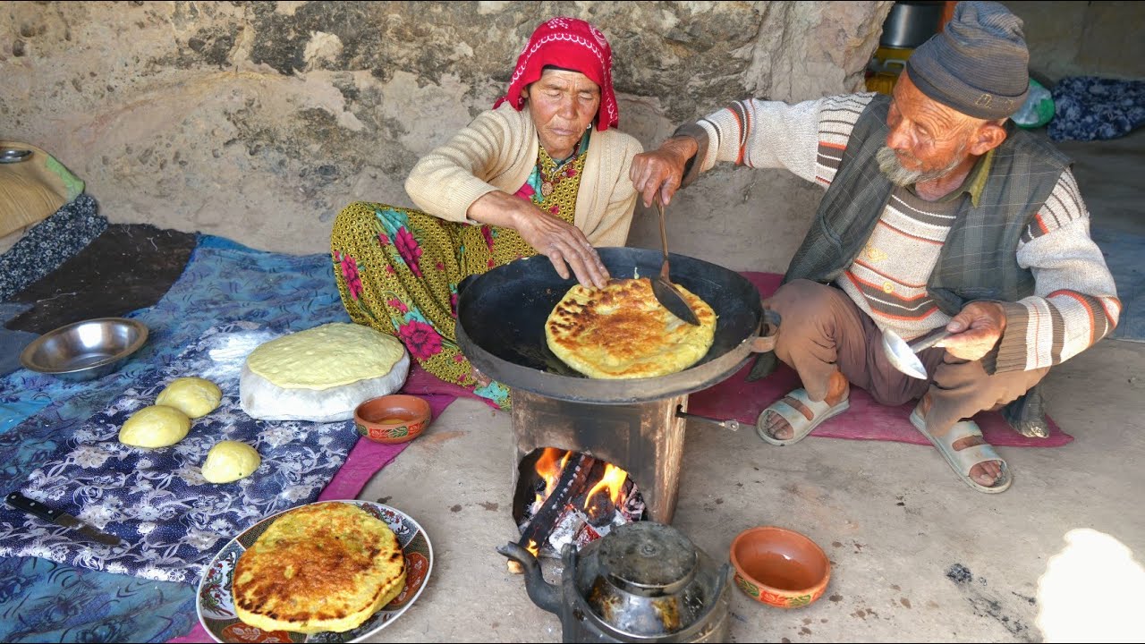 Old Lovers Cooking Special Bread | Life in a Cave Home| Village life of ...