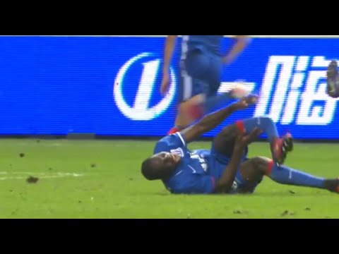 Demba Ba'nın bacağının kırıldığı o korkunç an...