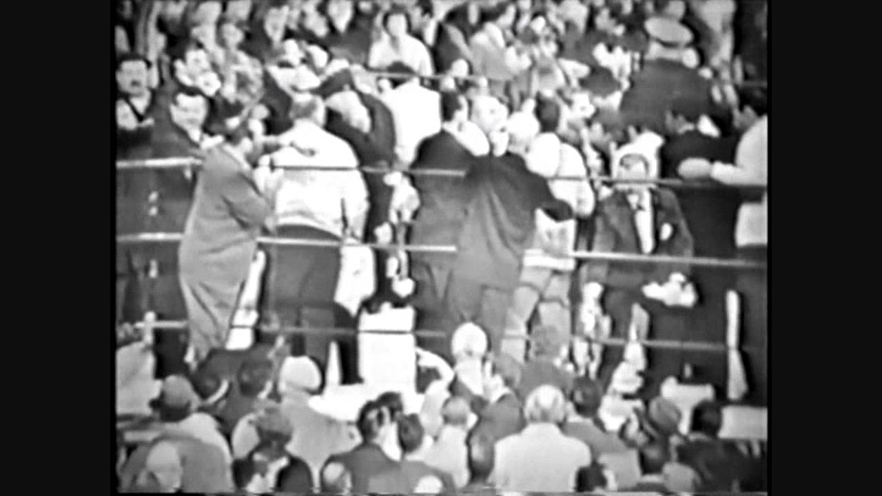 Sugar Ramos Vs. Davey Moore Rd.10 & Postfight.wmv - YouTube