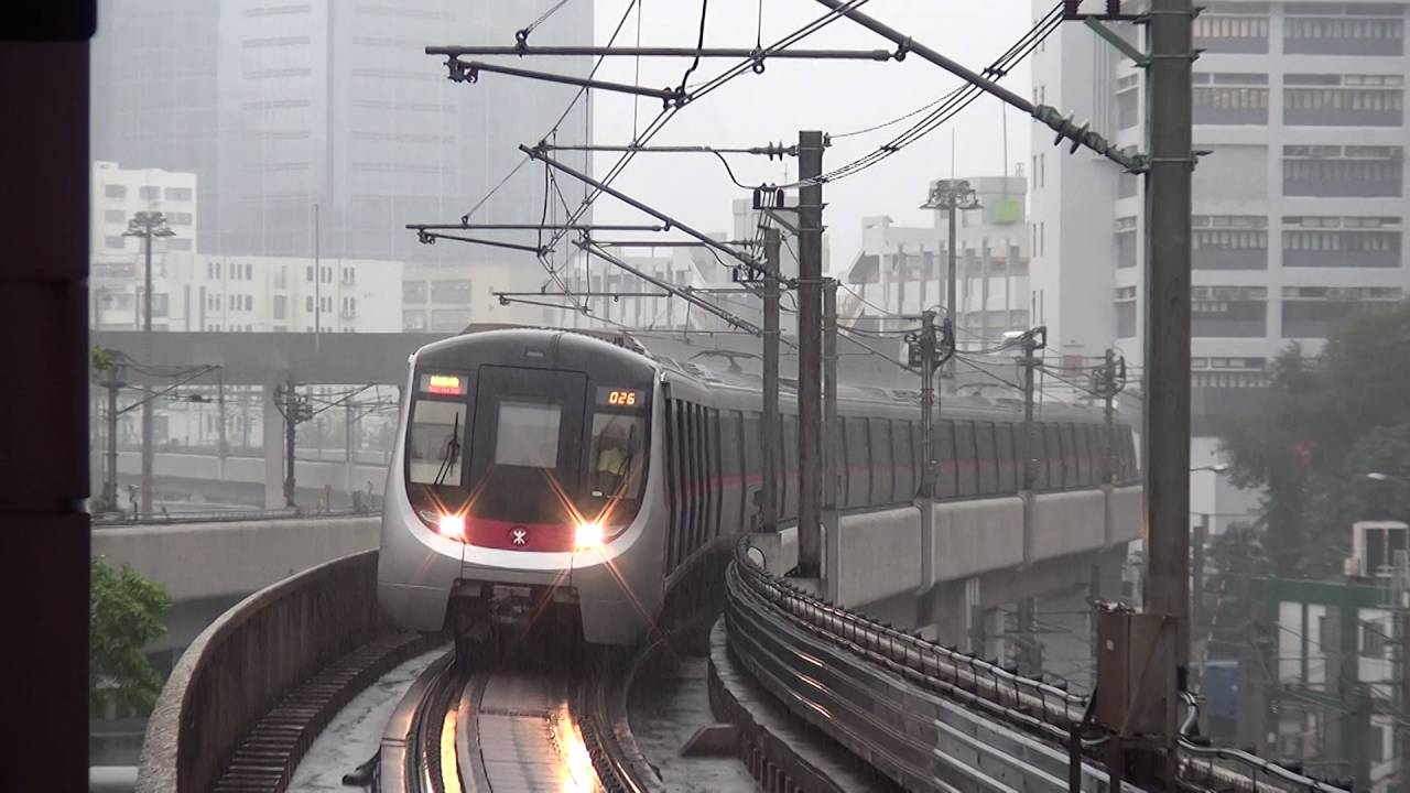 港鐡(香港MTR)觀塘線 C-Train 九龍湾駅入線～発車 - YouTube