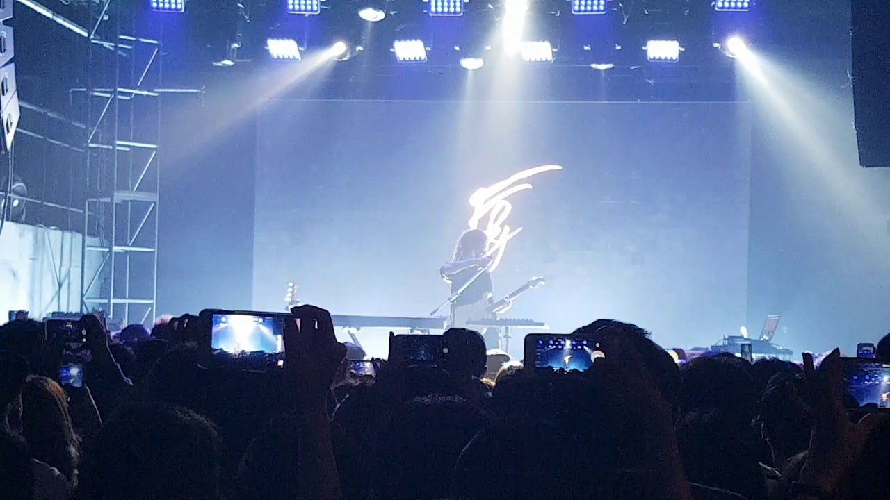 FKJ - Instant Need (Live In Seoul) - YouTube