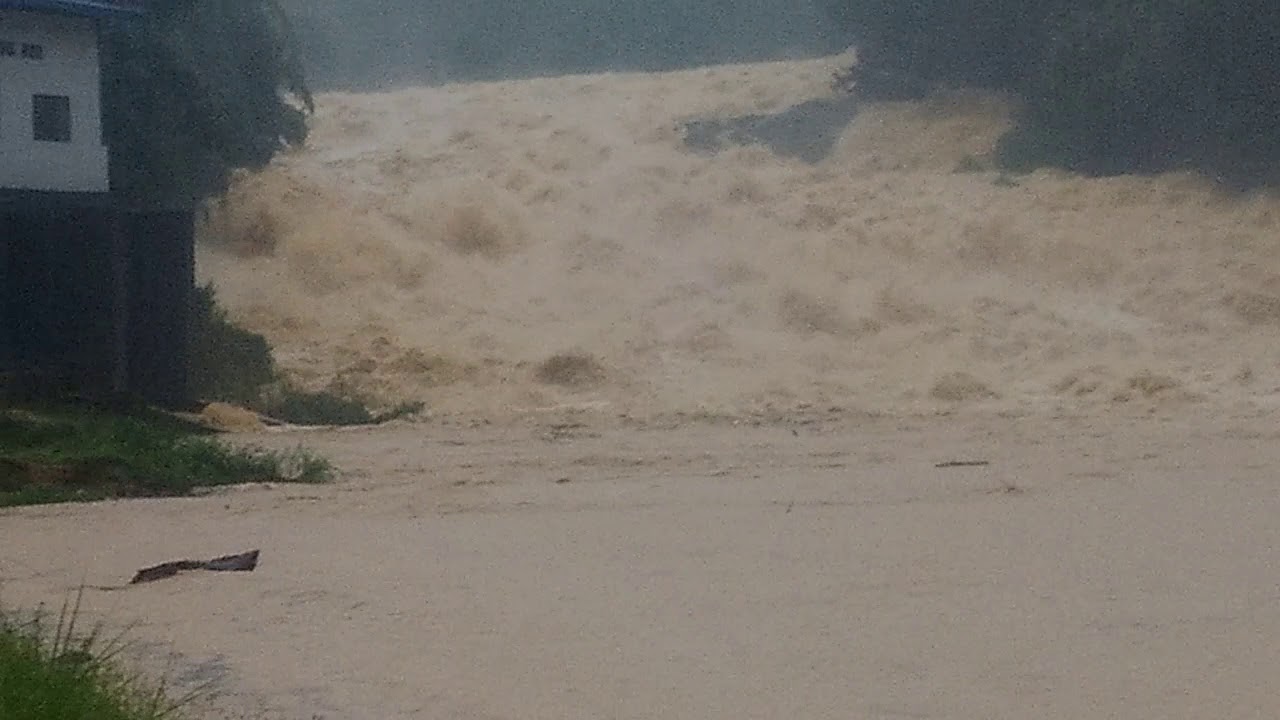 Air Banyak di Lata Rek - YouTube