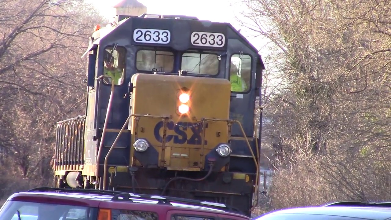 CSX GP38-2 #2633 Running Light - YouTube