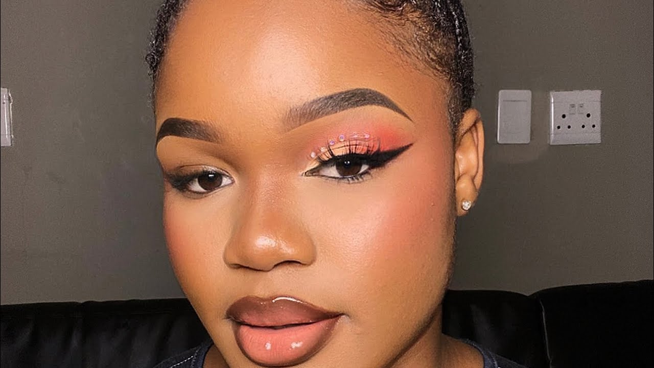 Few steps,few products ,one side eyeshadow, one eyelash makeup tutorial - YouTube