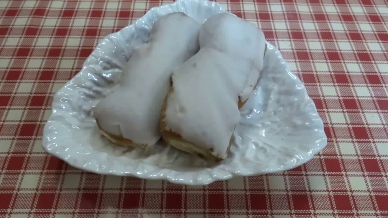 Iced Yum Yums Touchdown Cafe Perth Airport Scone Perthshire Scotland ...