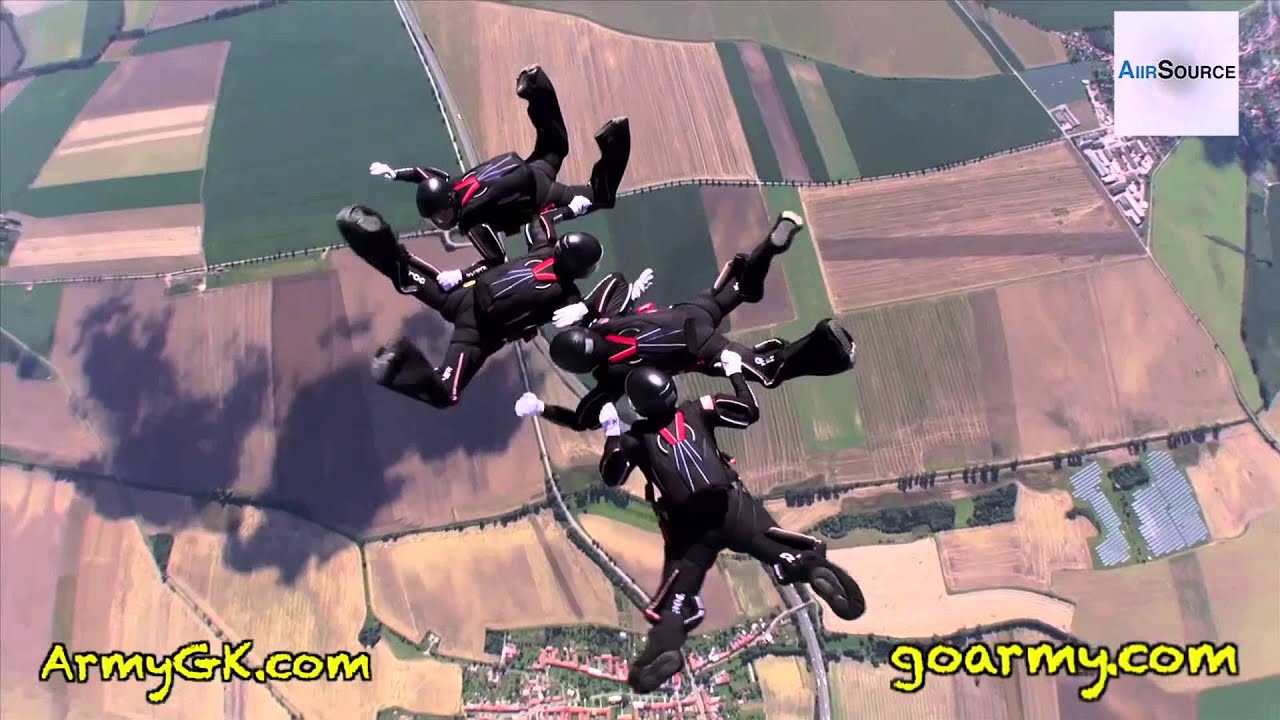 Army Golden Knights Women's 4-Way Team Formation Skydiving - YouTube