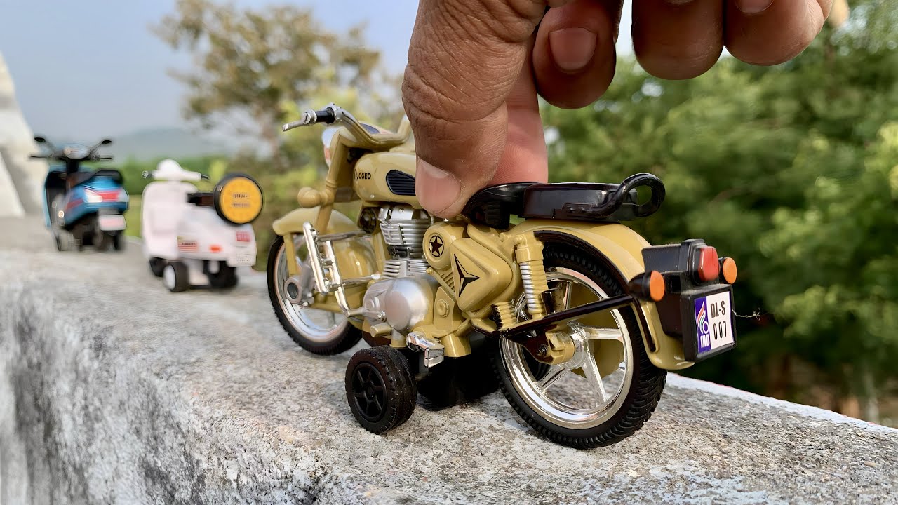 Unboxing of Scale Model Royal Enfield Classic 350 | Bajaj Chetak ...
