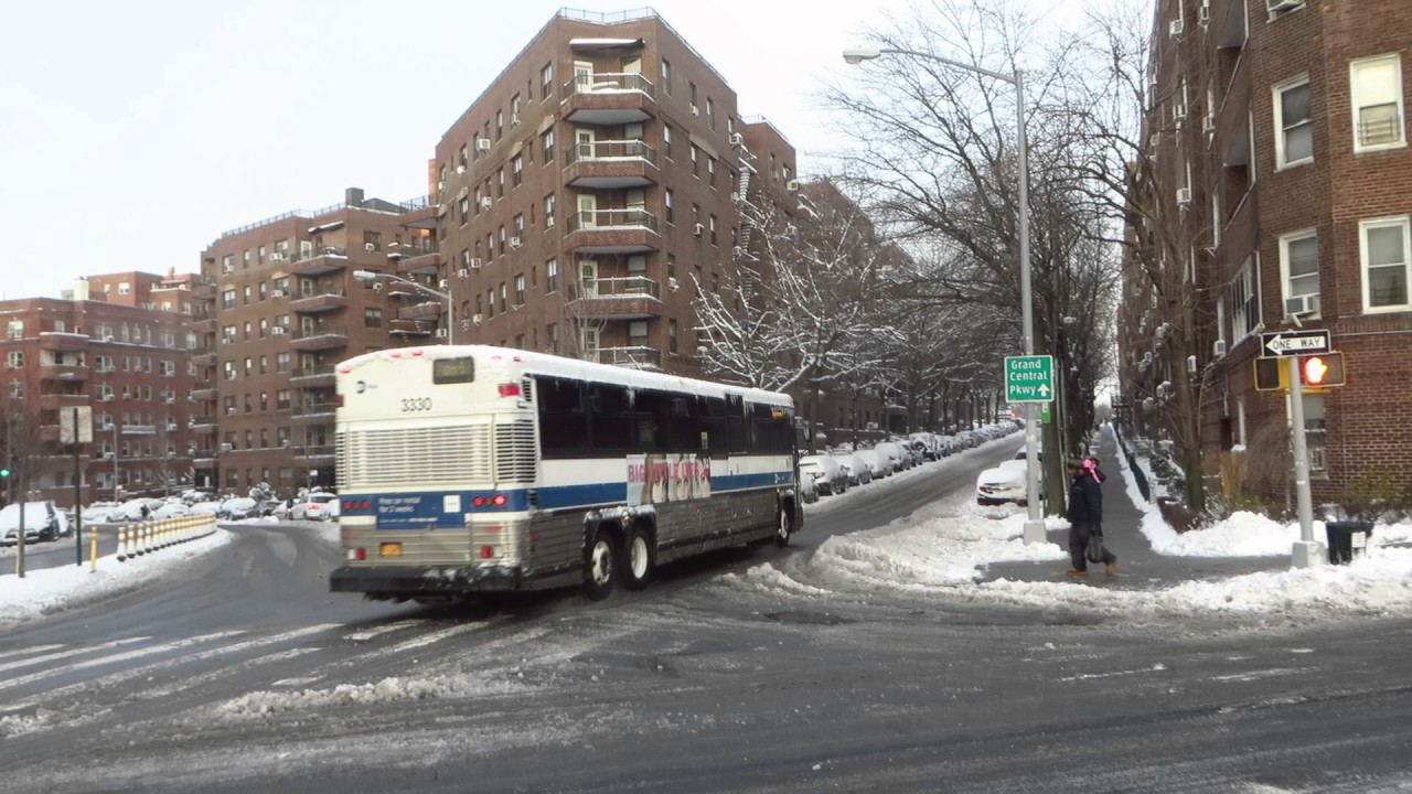MTA Bus: Electchester bound D4500CL 3330 QM4 at Yellowstone Blvd/Queens ...