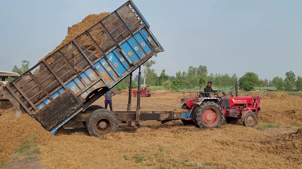 205 कुंटल भूसे ने ट्रेक्टर के कर दिए टायर जाम फिर भी इतनी बड़ाई ठीक ...