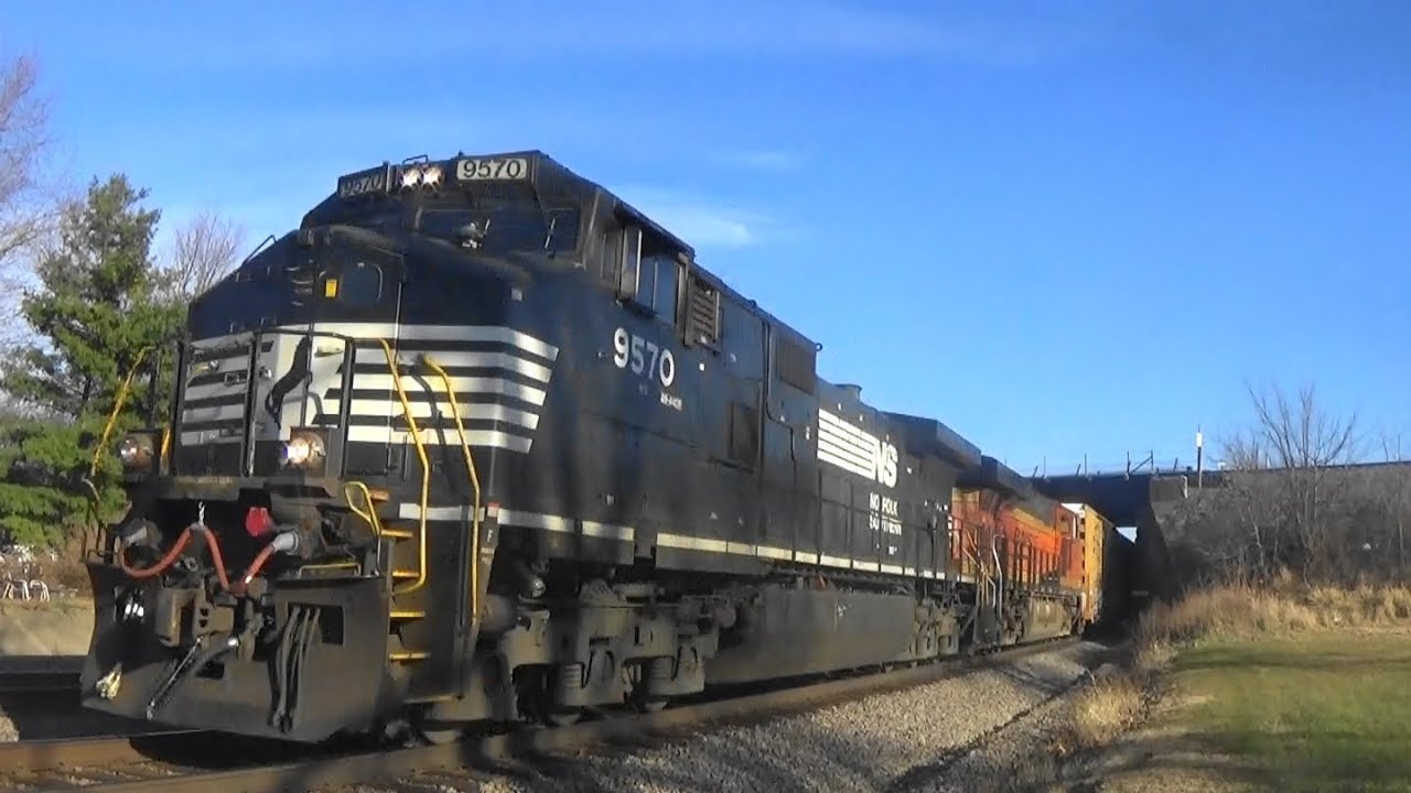 NS 9570 w/ BNSF Power Leads a Freight, Galesburg, IL - YouTube