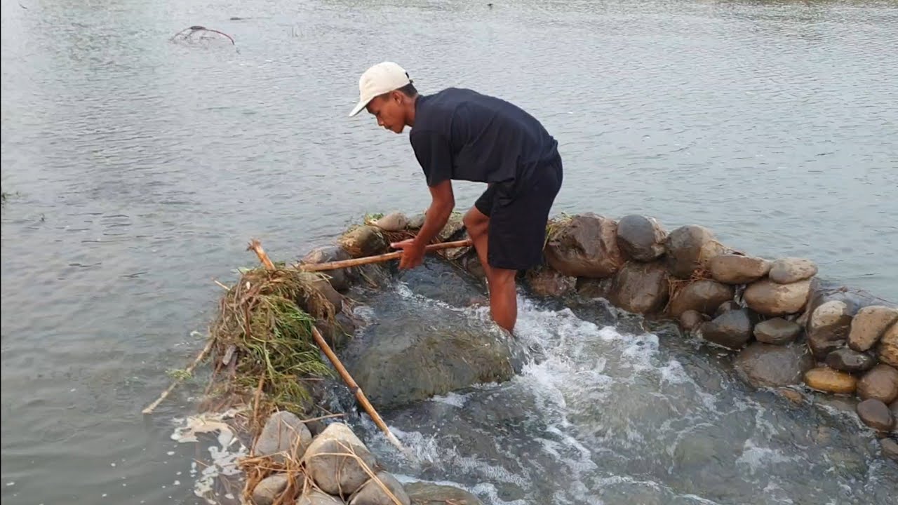ANGKAT BUBU JEBAKAN IKAN HASIL MENGINAPKAN 1MALAM - YouTube