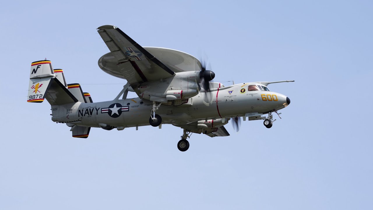 E-2D landing approach - YouTube