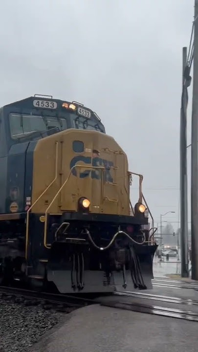 CSX SD70MAC leads @ Wellington - YouTube