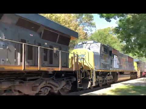 CSX M426 with Dash 8 leader and SD70MAC - YouTube