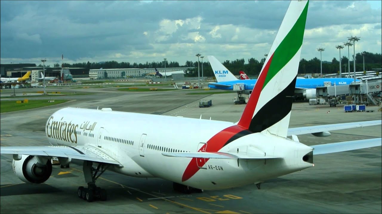 Emirates Boeing 777-31HER GE90 Engine Startup! - YouTube