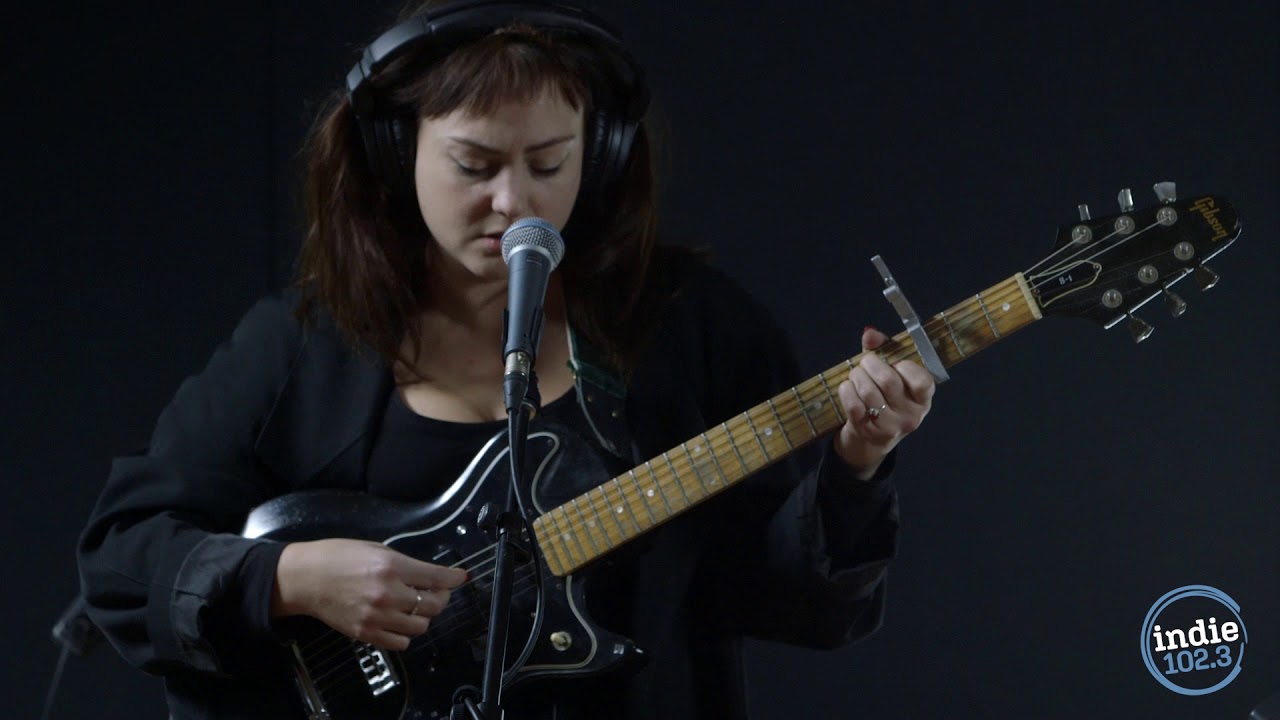 Angel Olsen "Lark" - YouTube