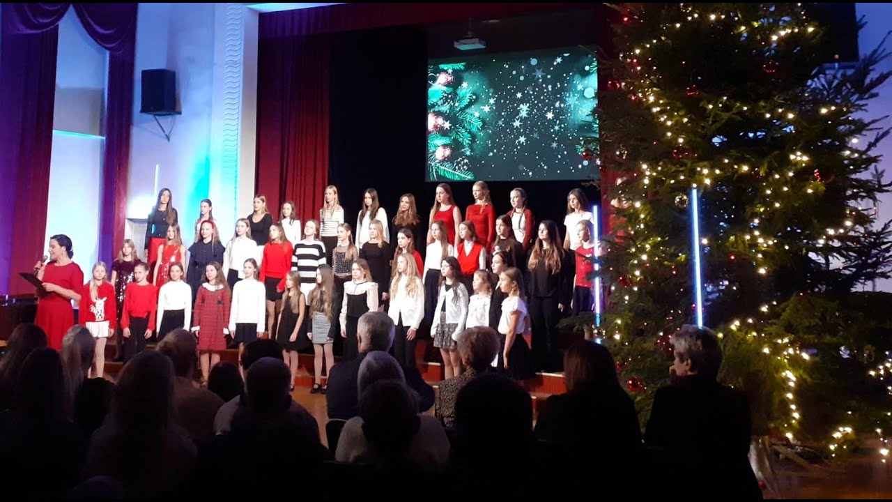 Beatrise (12) Christmas Choir Concert - YouTube