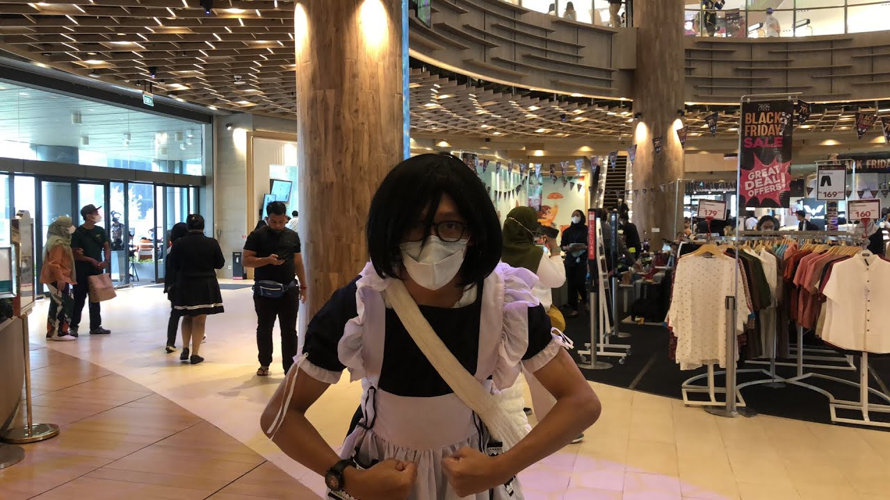 Menjadi maid di acara event wibu - YouTube