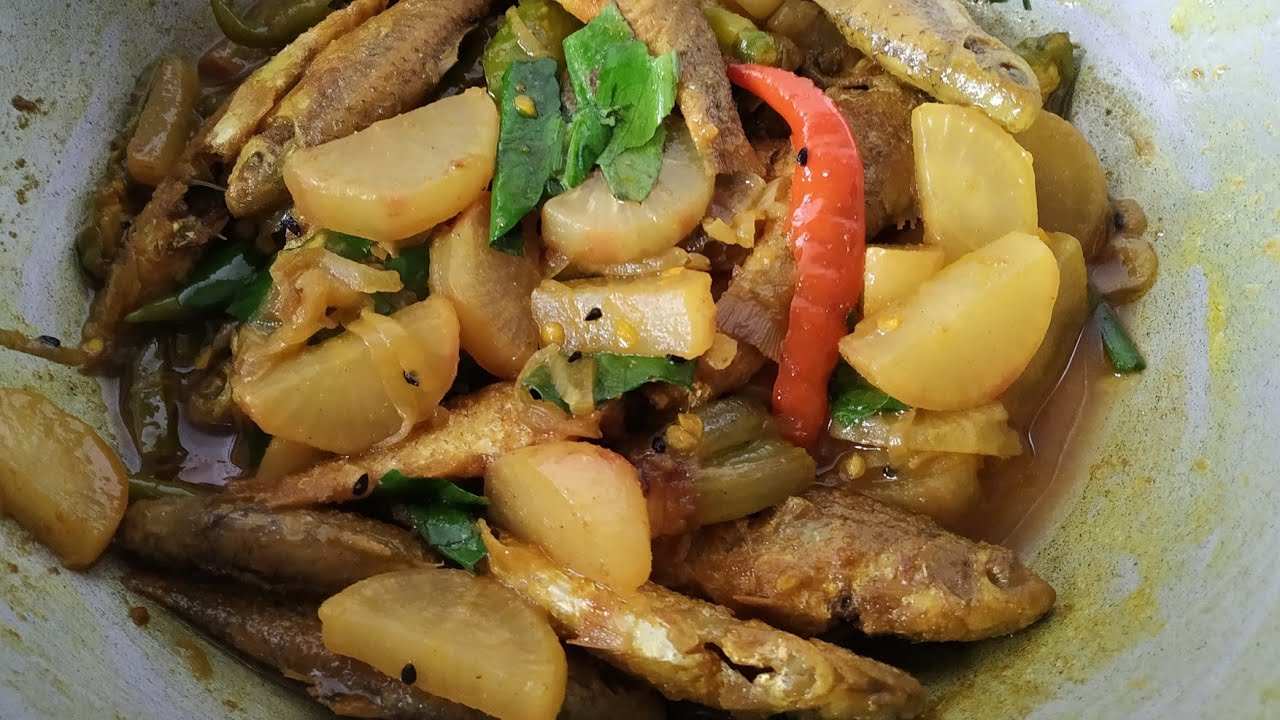 Small Fish Curry kii Recipe With Raddish!! Futi Fish kii Sabji Banaye ...