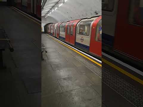 A Central Line London Underground train arriving at Holland Park 11/10 ...