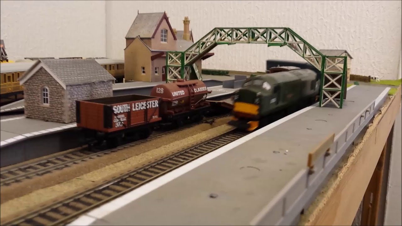 LIMA 205173 BR Class 37 Locomotive No. D6755 BR Green L44412 - YouTube