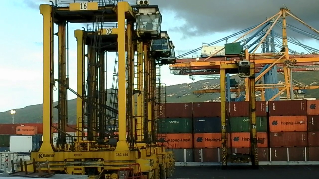 PORT EST RÉUNION,Portiques,Chariots Cavaliers,Conteneurs,SIX JANVIER ...