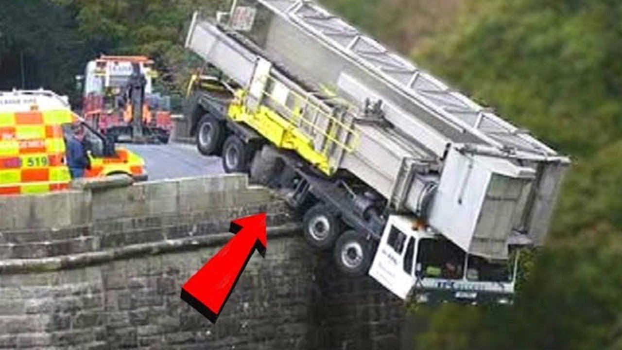 10 Dangerous idiots dump truck operator skill | overload truck and ...