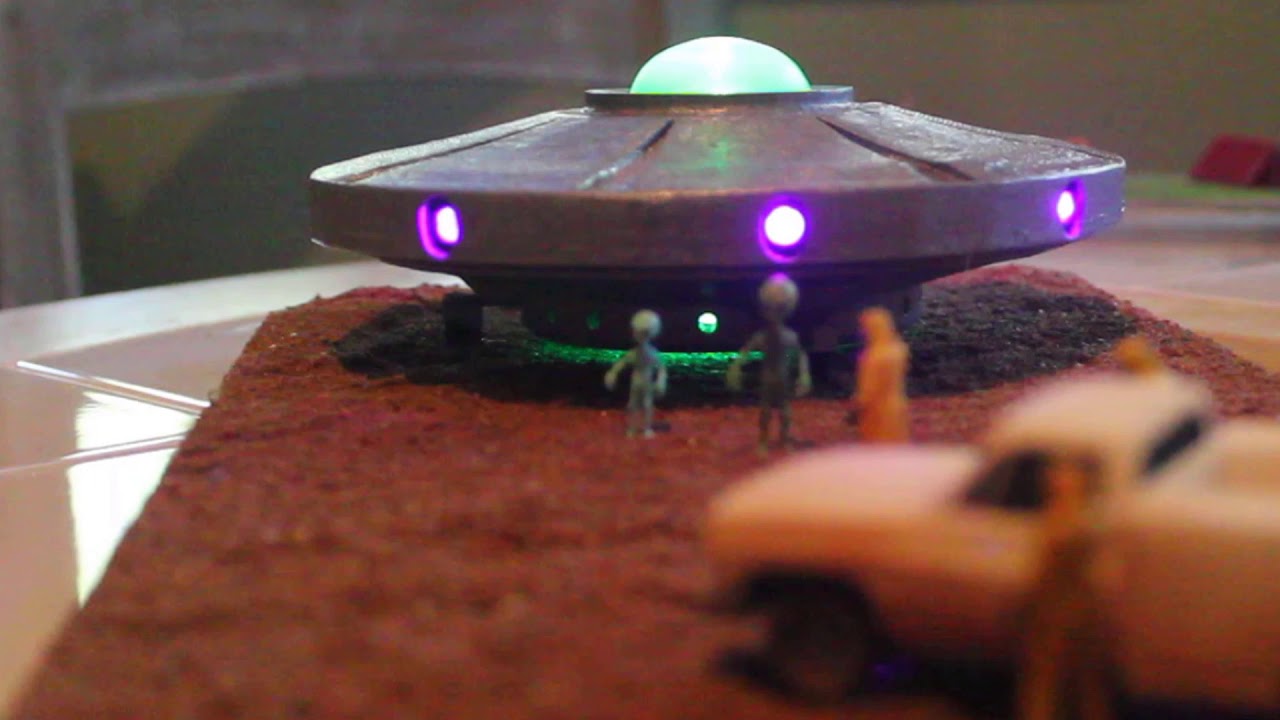 Flying Saucer Lighted - YouTube