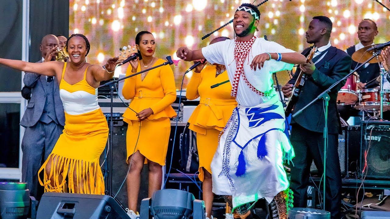 Uko byari byifashe mbere y'uko Makanyaga yizihiza imyaka 50 mu muziki ...