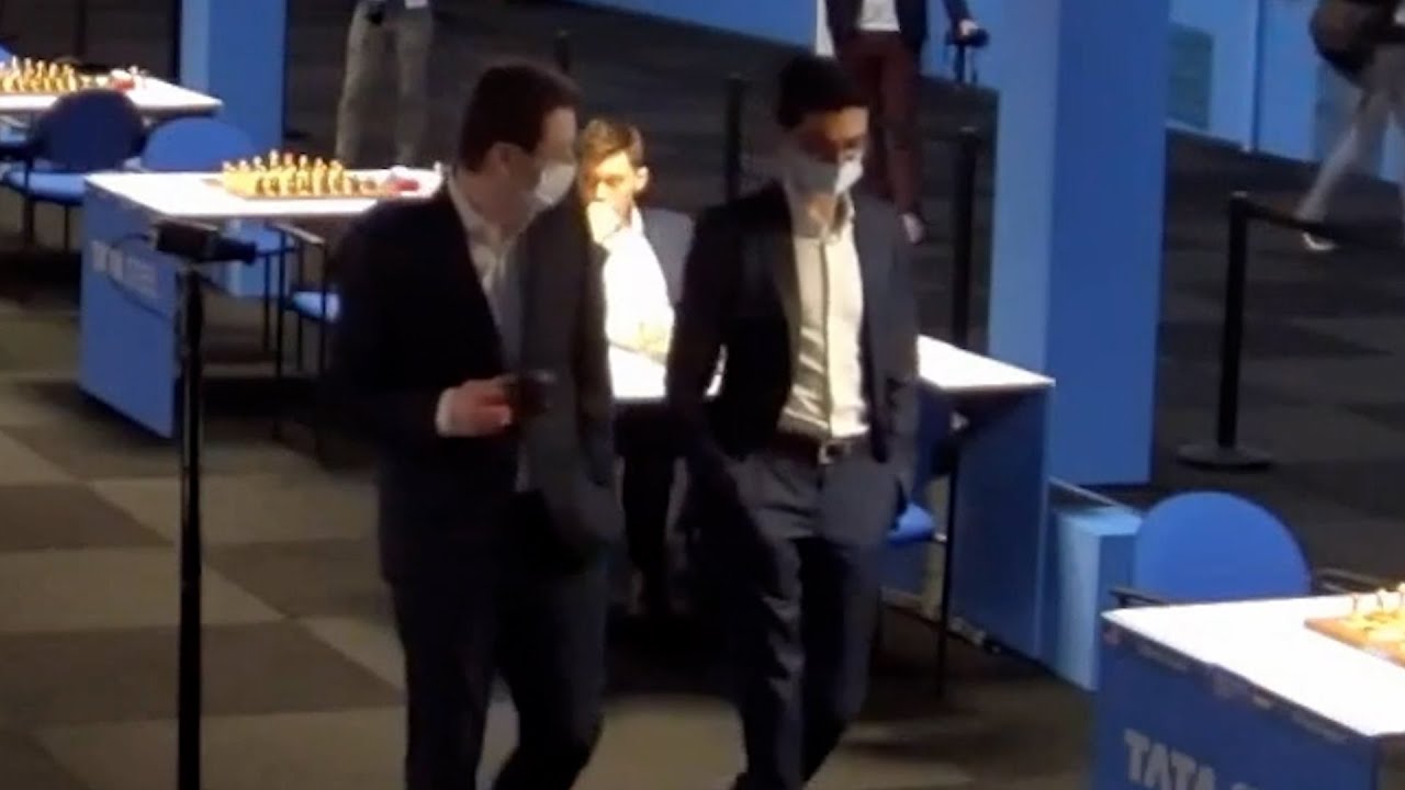This Is The Most CHESS PLAYER WALK EVERRRRRRR - YouTube