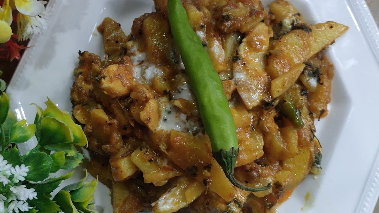 unique Aloo chicken recipe | How to make aloo chicken | آلو چکن بنانے ...