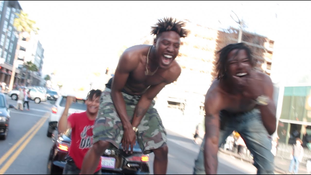 MOST LIT DANCING IN TRAFFIC CHALLENGE!! (WATCH UNTIL END!) - AYE TWINZ ...