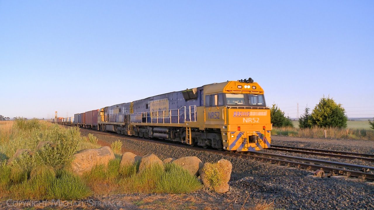 NR52 "R U OK?" Leads 3AM5 Pacific National Container Train (19/10/2022 ...