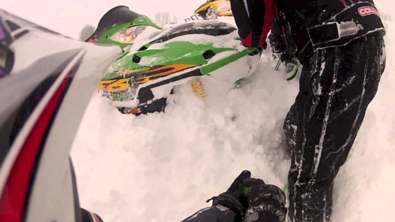 Snowmobiling drift busting with 10-15ft drifts. - YouTube