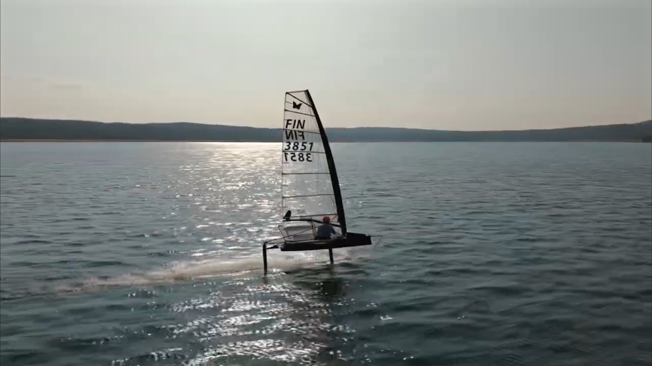 Moth foiling na jezeru Medard - YouTube