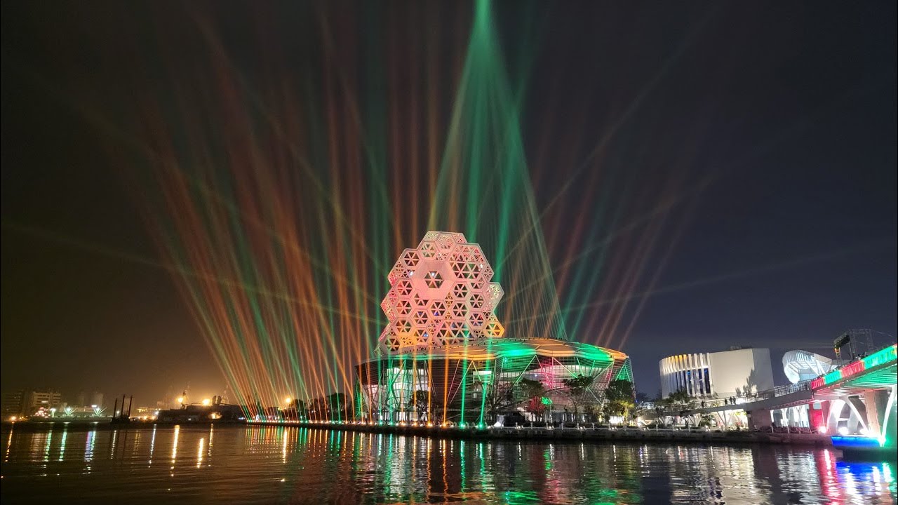 Beautiful Christmas Light Show in Kaohsiung, Taiwan 2022 - YouTube