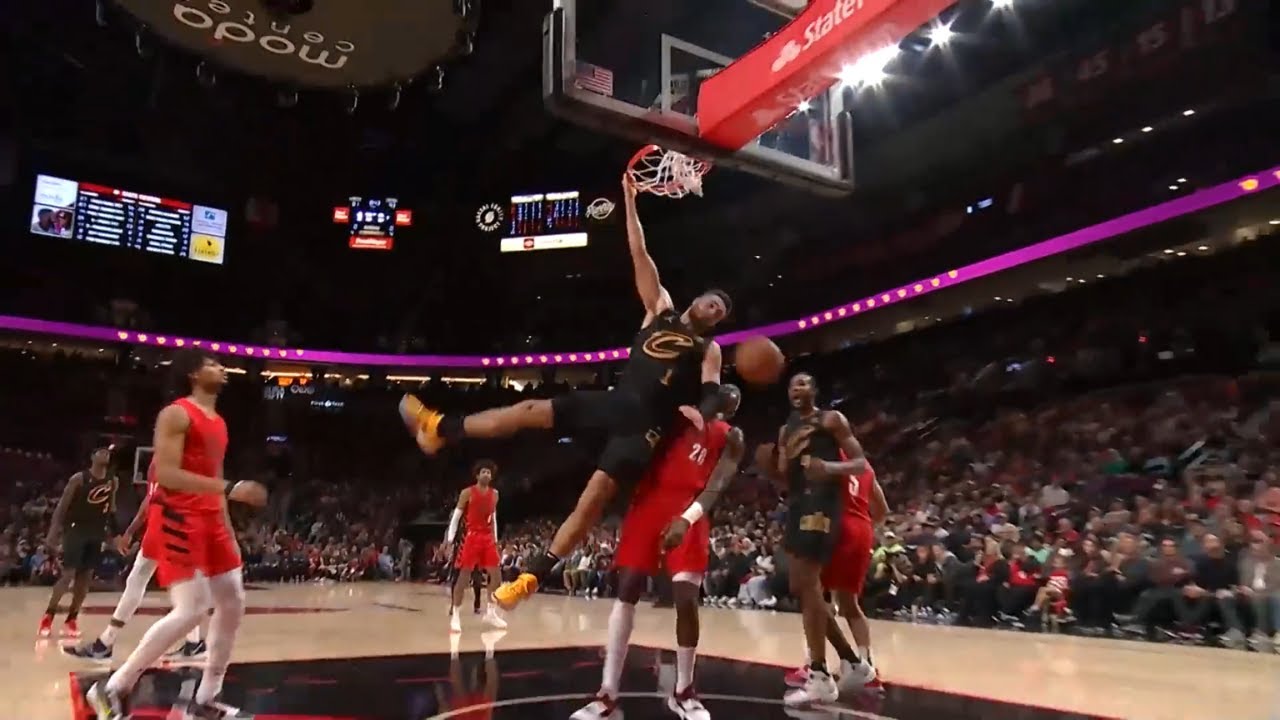 Max Strus THROW IT DOWN on the Blazers Donovan Mitchell couldn’t believe it 😅 - YouTube