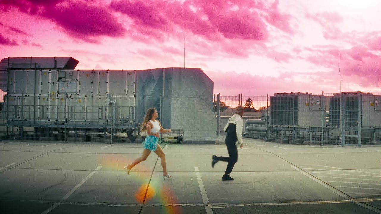 BOBBY VANDAMME - SIE IST KRANK [official Video] - YouTube Music