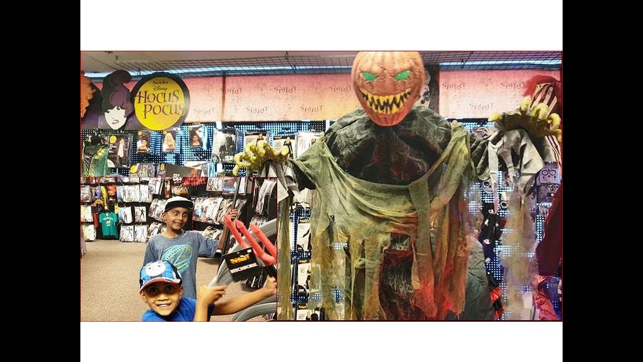 2018 Spirit Halloween Animatronics| Kids Reactions - Too Creepy and ...