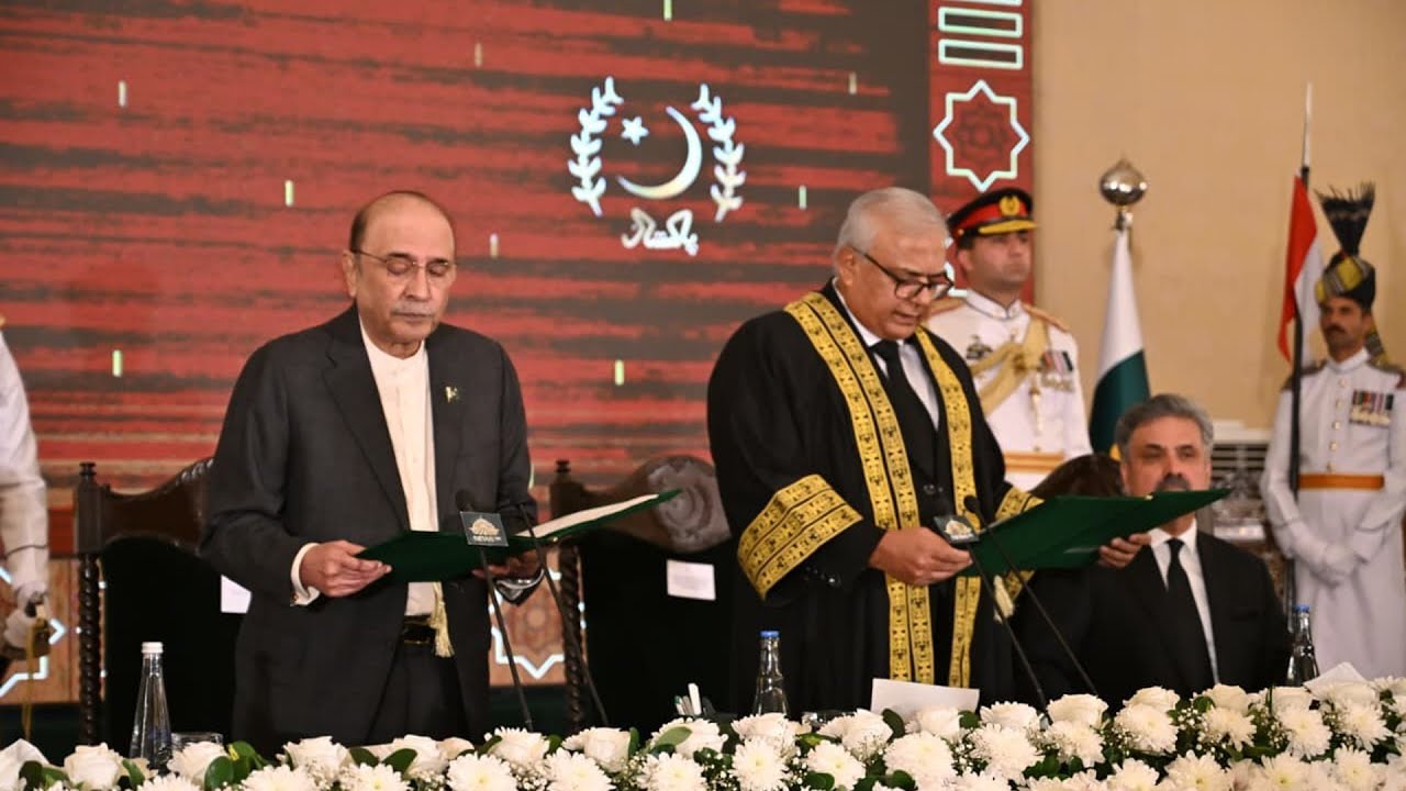 Justice Aminuddin Khan takes oath as first chief justice of Federal ...