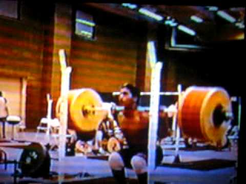 Cuban Olympic Weightlifter Back Squat over 500lbs - YouTube