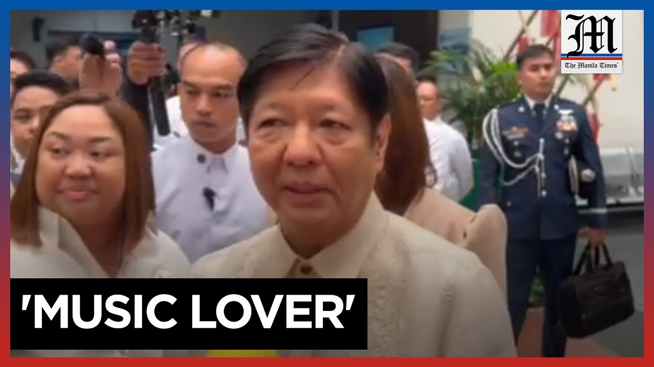 Marcos, first lady at Coldplay concert - YouTube