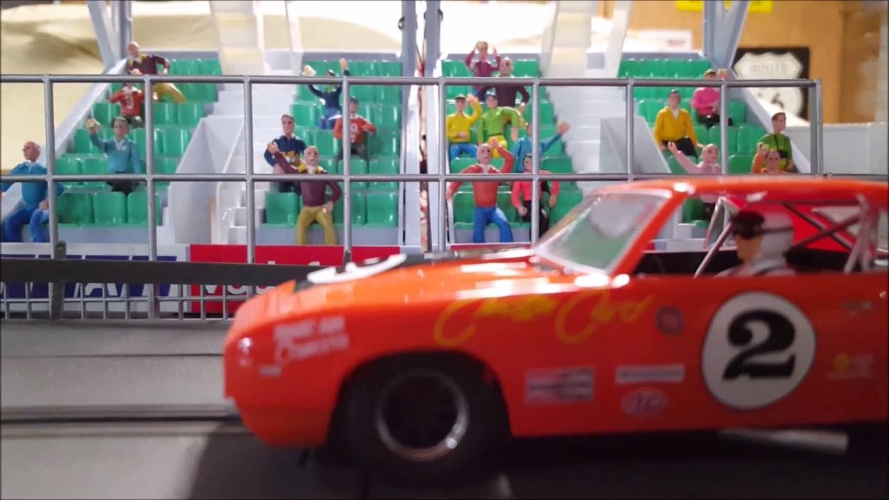 "The Chase" - Featuring the Fan-Tastic LED Crowd Flash System - YouTube