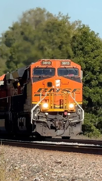 Tier 4 leads BNSF Grain train! #train #bnsfrailway #bnsftrains #bnsf - YouTube
