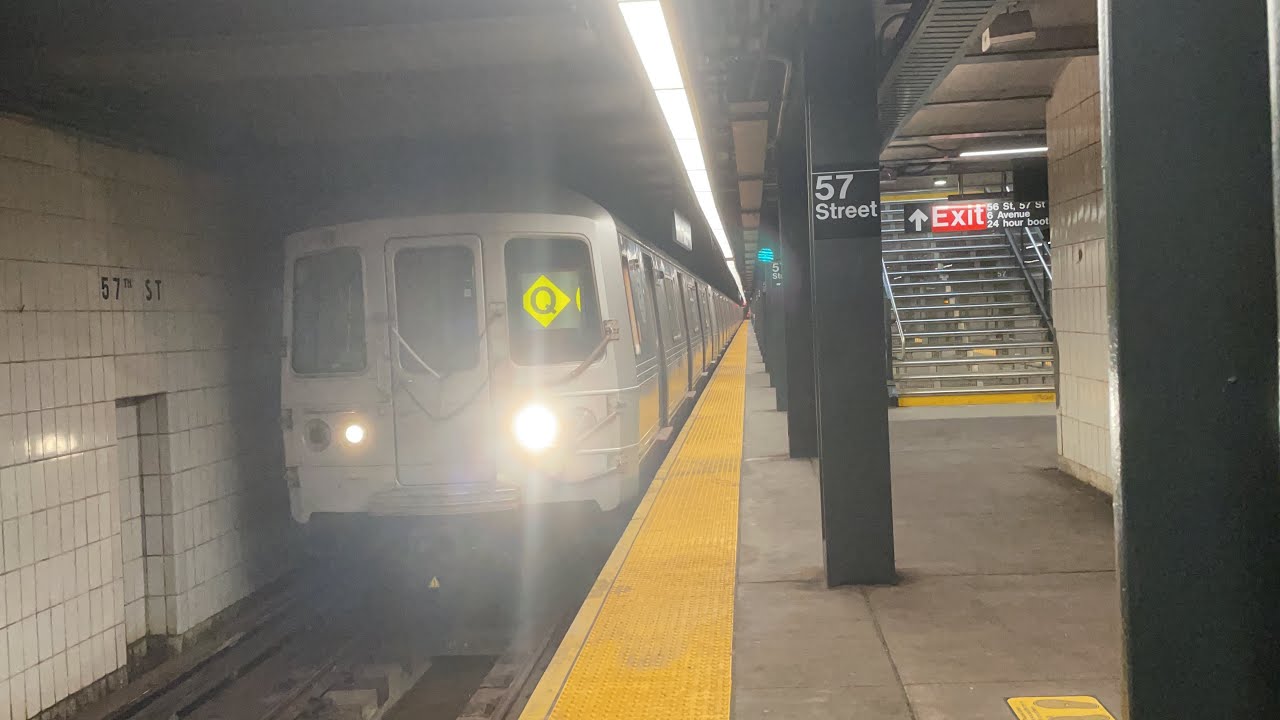 IND 6th Av Line: (E)(F)(Q)(R) Trains @57th Street/6th Avenue (R46 ...