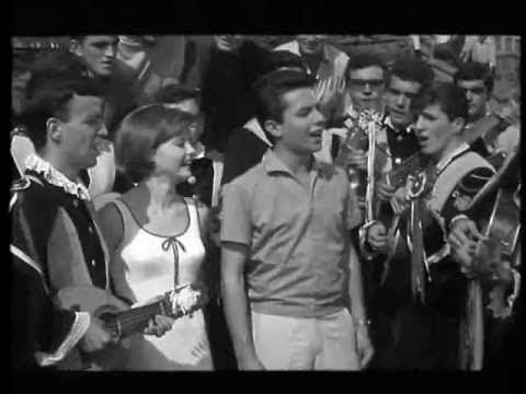 Enrique Guzmán y Rocío Dúrcal: "La Tuna" (Película: Acompáñame, 1966 ...